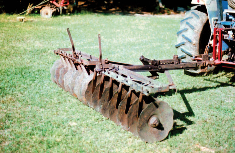 Preserving an IH 14-Disc Harrow - Farm Collector